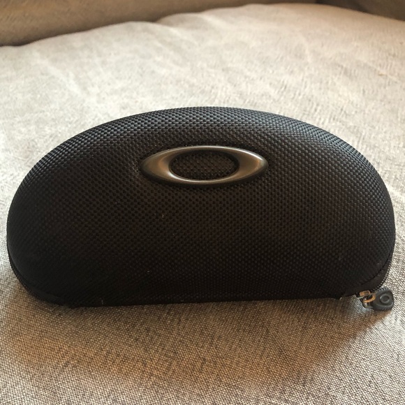 Oakley | Accessories | Oakley Radar Array Soft Vault Case | Poshmark
